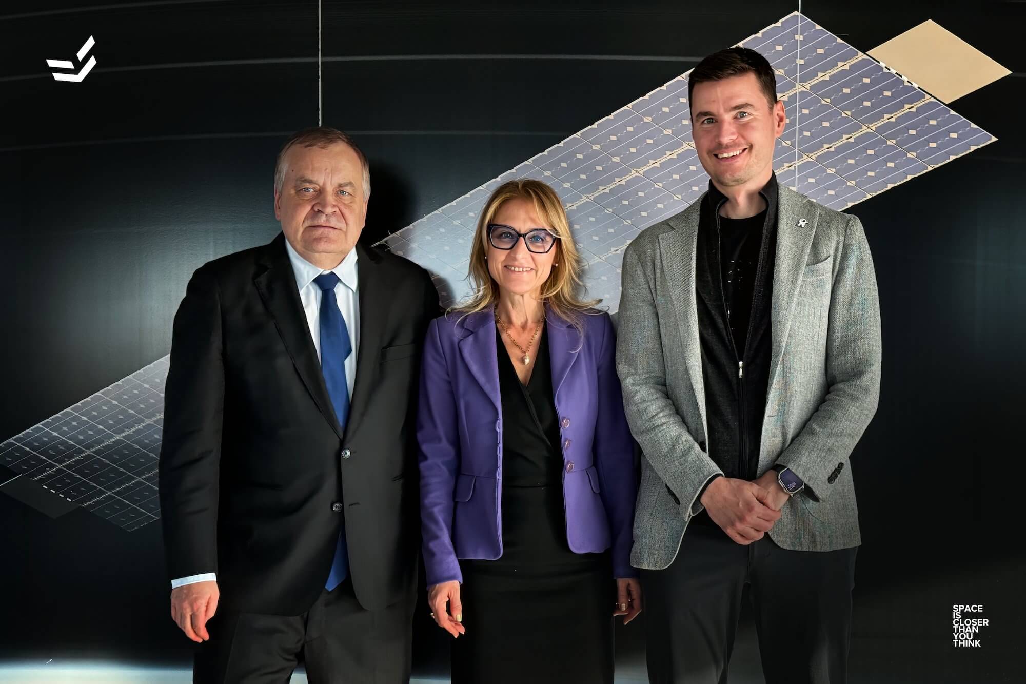 DG of DEFIS and Minister of Innovation and Growth at EnduroSat HQ